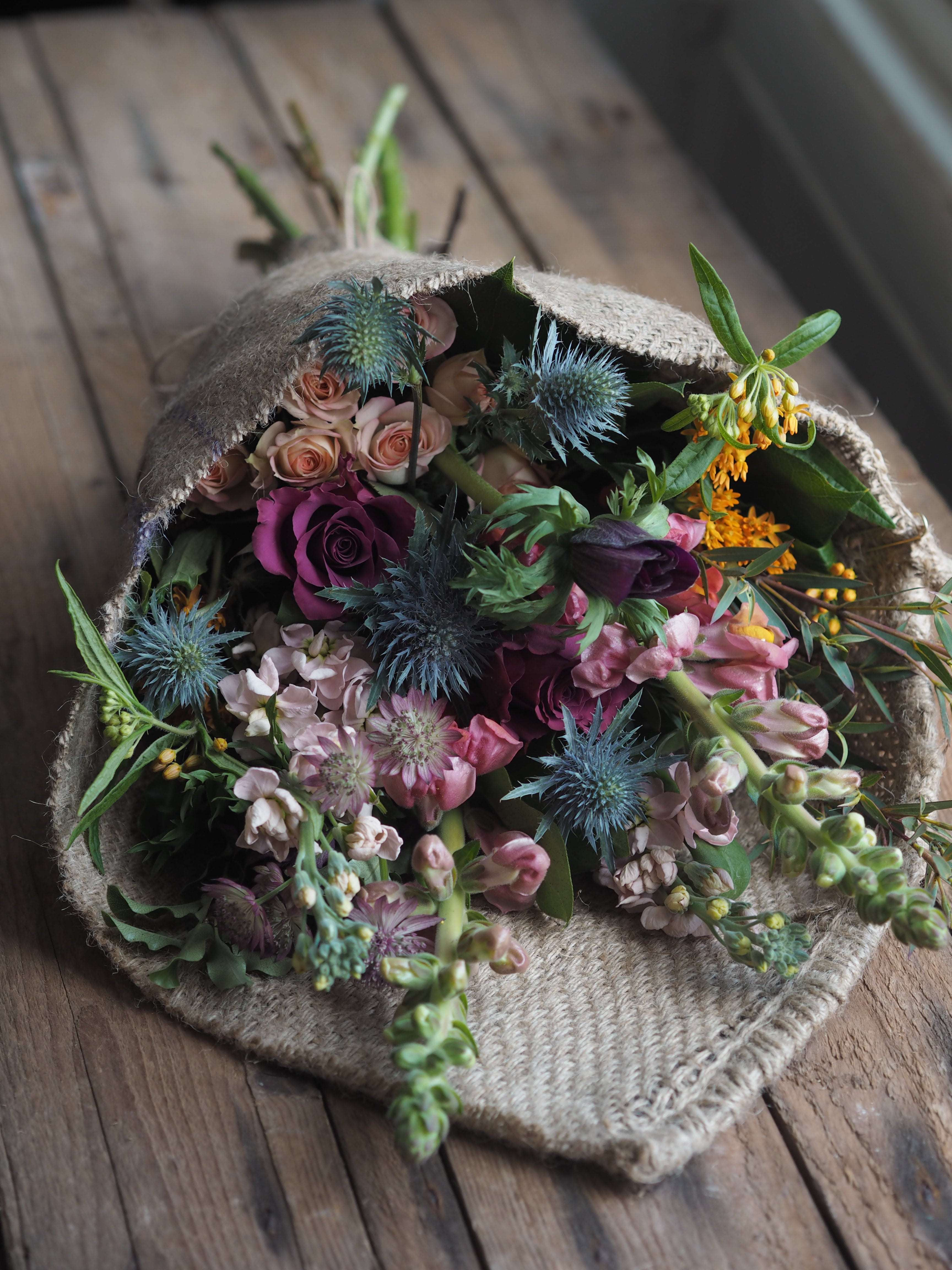Hessian Wrap Posy | BRAMBLE & WILD